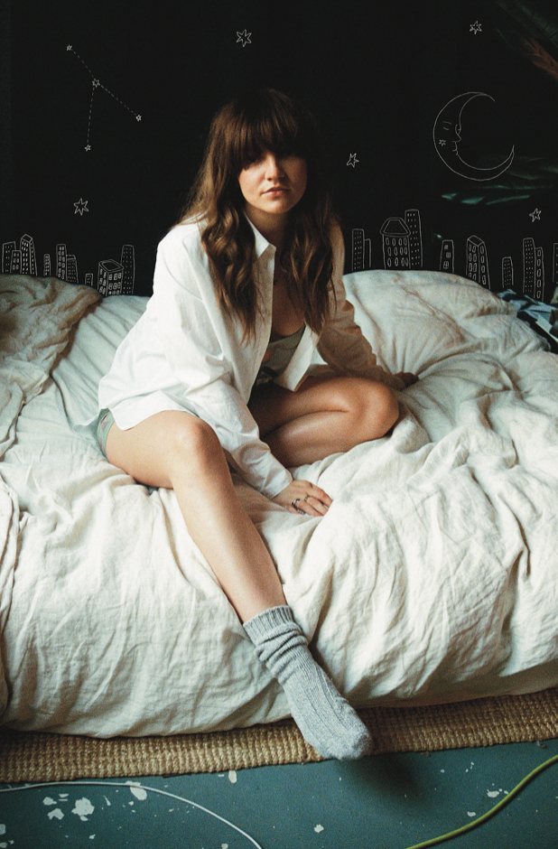 London-based singer Eloise releases new single 'Drunk On A Flight' - Clunk Magazine