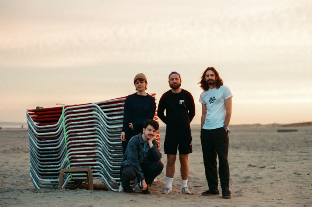 Low Girl Discuss New Album And Learning From Bands On The Road - Clunk ...